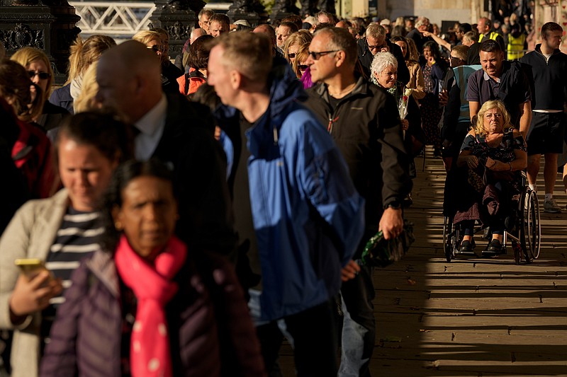 King stands vigil; Wait to see queen's coffin hits 24 hours | El Dorado ...