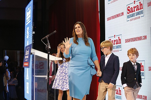 Sarah Sanders undergoes surgery for thyroid cancer | Texarkana Gazette