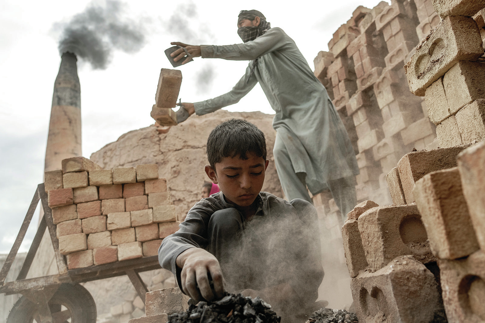 Backbreaking work for kids in Afghan brick kilns | The Arkansas ...