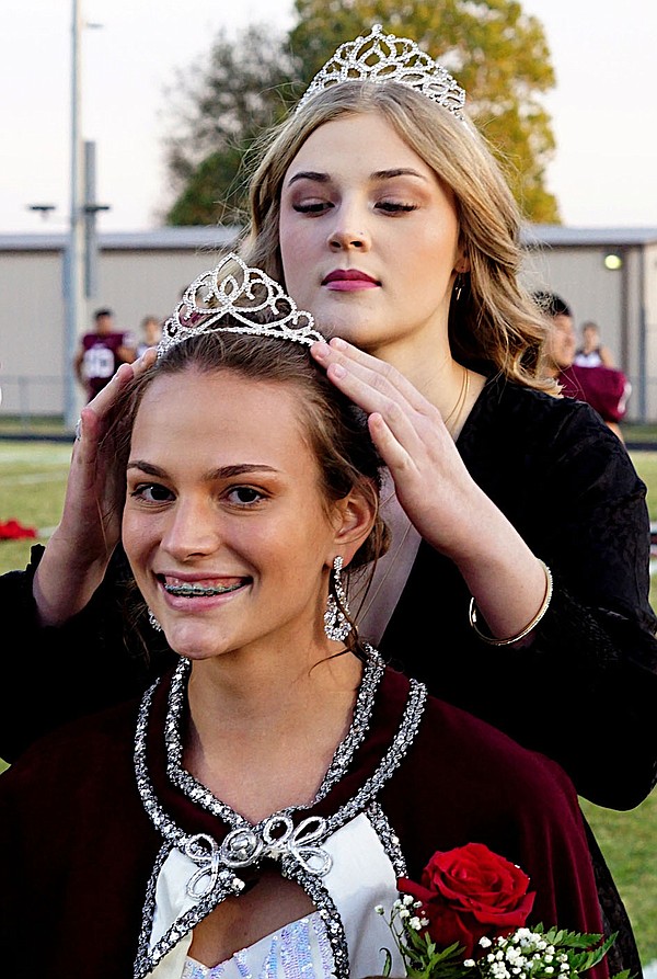 Voyles crowned Gentry’s homecoming queen | Westside Eagle Observer