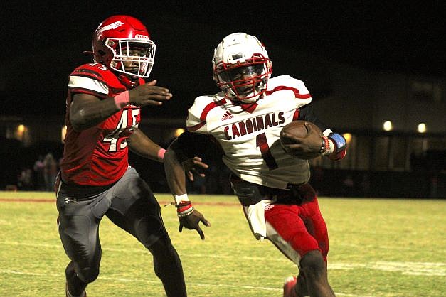 CF’s Thomas and Easttam dodge Panthers’ high-powered defense, tackle ...