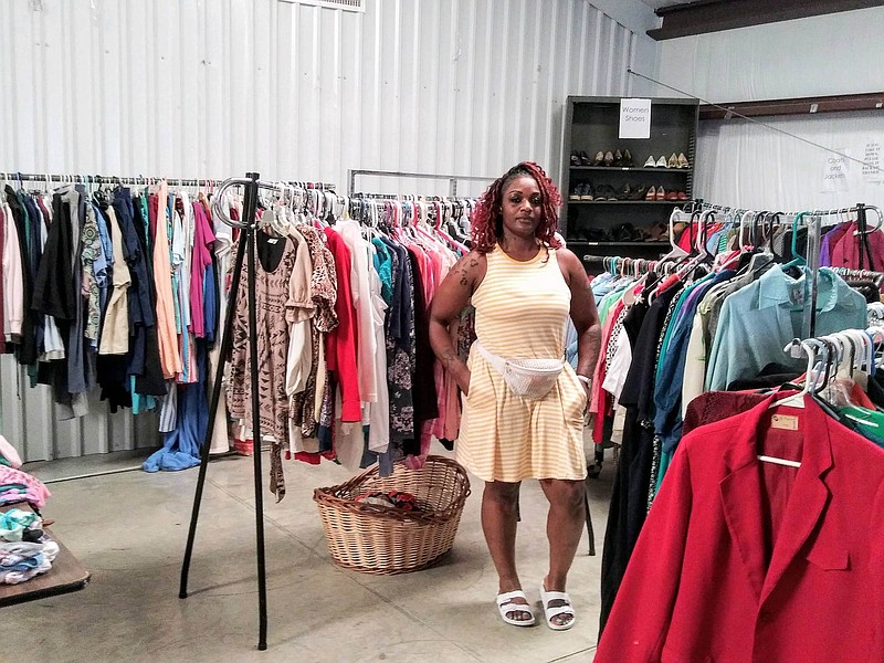 Neighbor to Neighbor offers burgers, auction