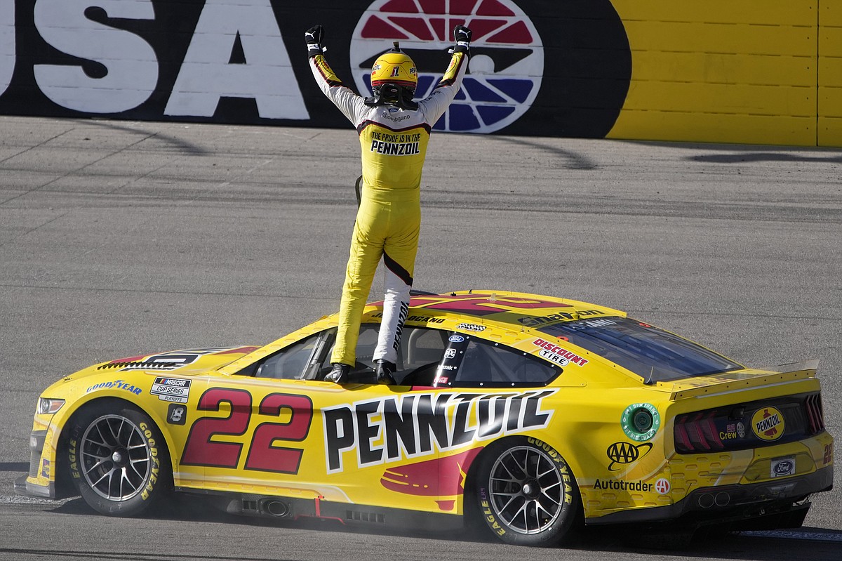 Logano wins, earns spot in title race | Hot Springs Sentinel Record