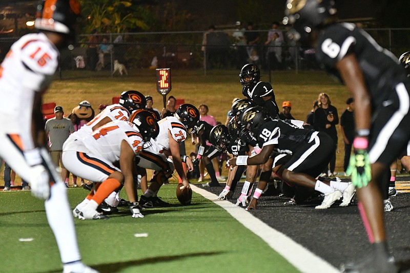 Hawks, Leopards meet in crucial district game | Texarkana Gazette
