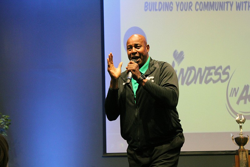 Former Razorbacks and NBA legend Sidney Moncrief shares insight at ...