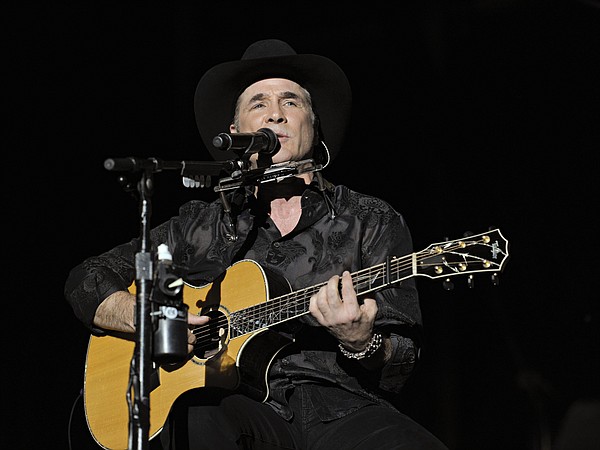 Country star Clint Black and family to perform at Perot | Texarkana Gazette