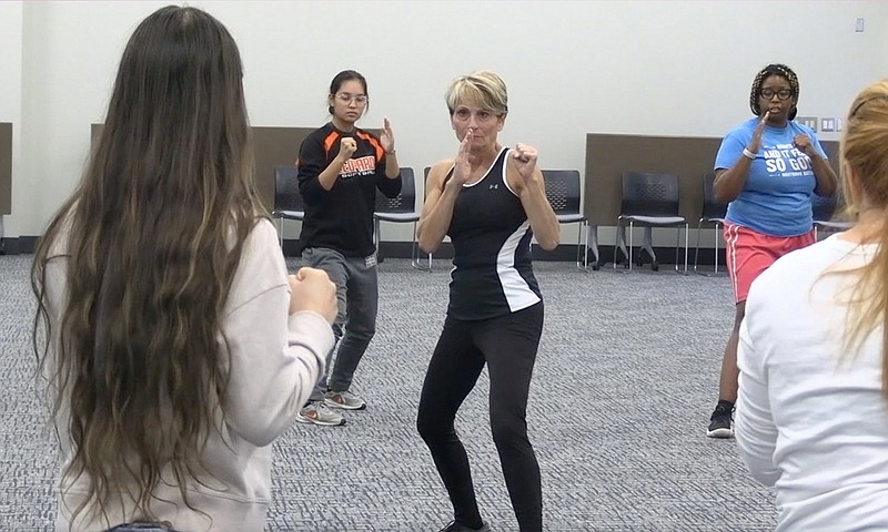 WATCH: Self-defense instructor teaches workshop | Hot Springs Sentinel ...