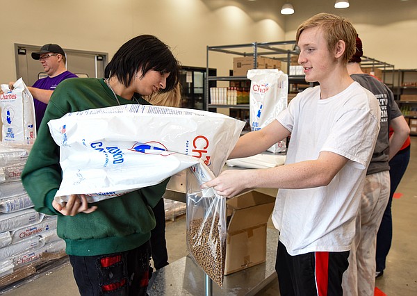 JCAC students give back on day of service | Jefferson City News Tribune