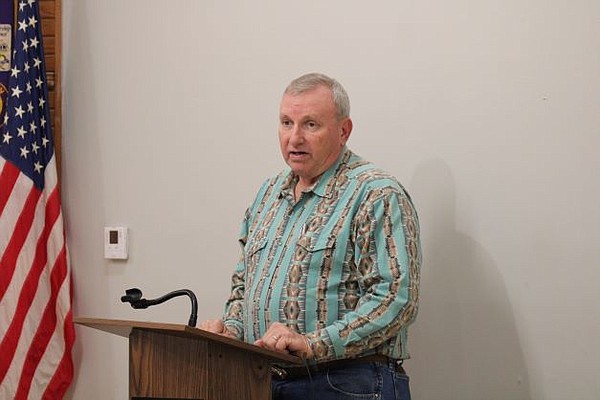 Jeff Brazeale speaks to Kiwanis | Camden News