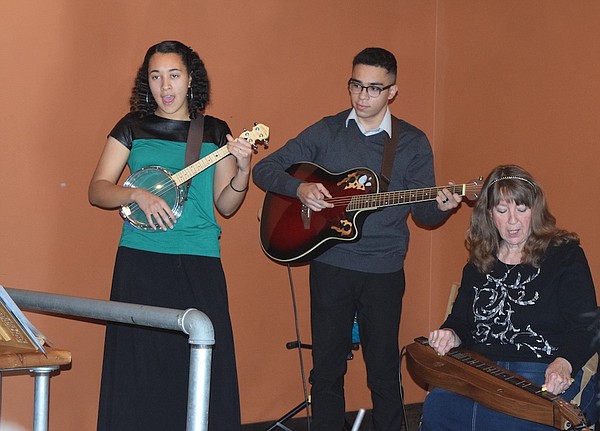 Ukulele band entertains Fulton Rotary Club | Fulton Sun