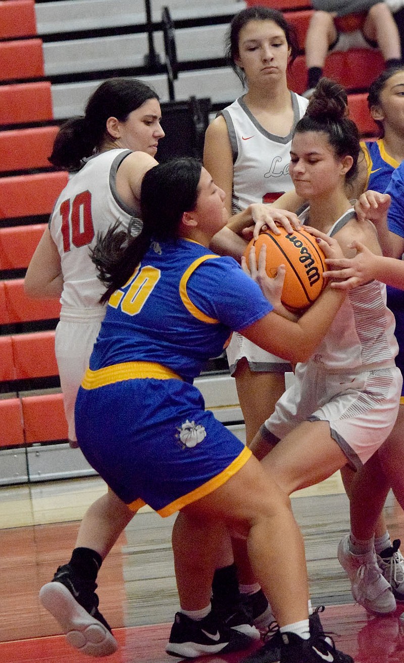 Decatur varsity loses, junior high wins in first road trip of season ...