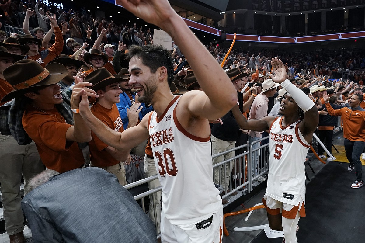 Carr scores 19, No. 2 Texas beats No. 7 Creighton 72-67 | Texarkana Gazette