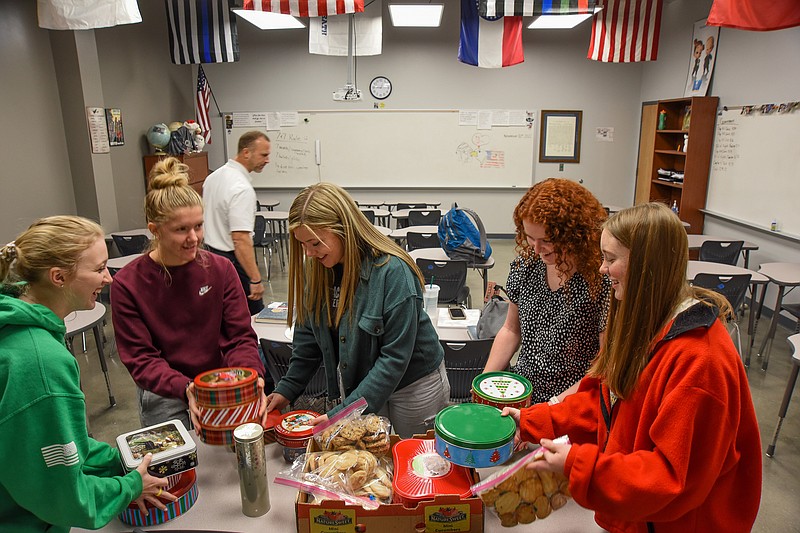 Blair Oaks students send cookies off to sailors | Jefferson City News ...