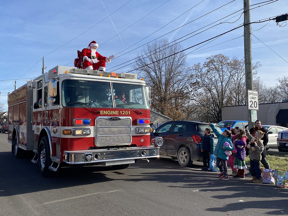 Parade brings Christmas cheer to Fulton | Fulton Sun