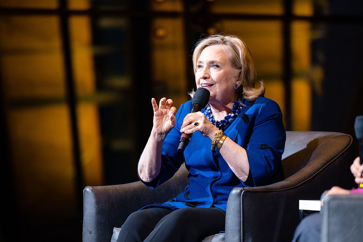 Hillary Clinton speaks on democracy at Crystal Bridges Museum | The ...