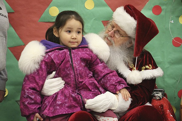 Santa visit brings joy to a frosty Alaska Inupiat village | The ...