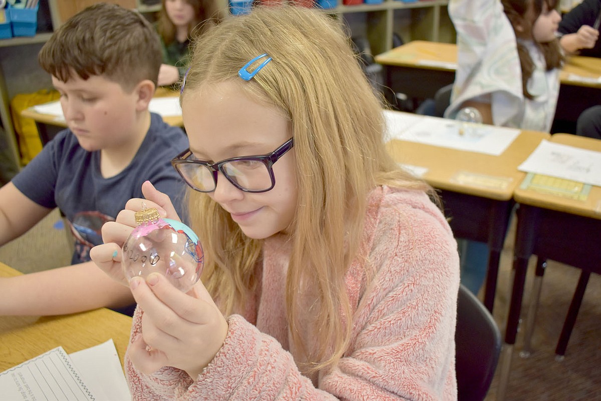 Cooper Elementary students make Christmas ornaments inspired by Bella ...