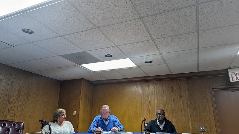 Nipper runs council meeting | Magnolia Banner News
