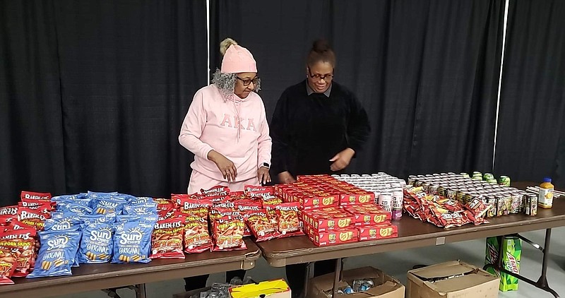Volunteers assist city warming center | The Arkansas Democrat-Gazette ...