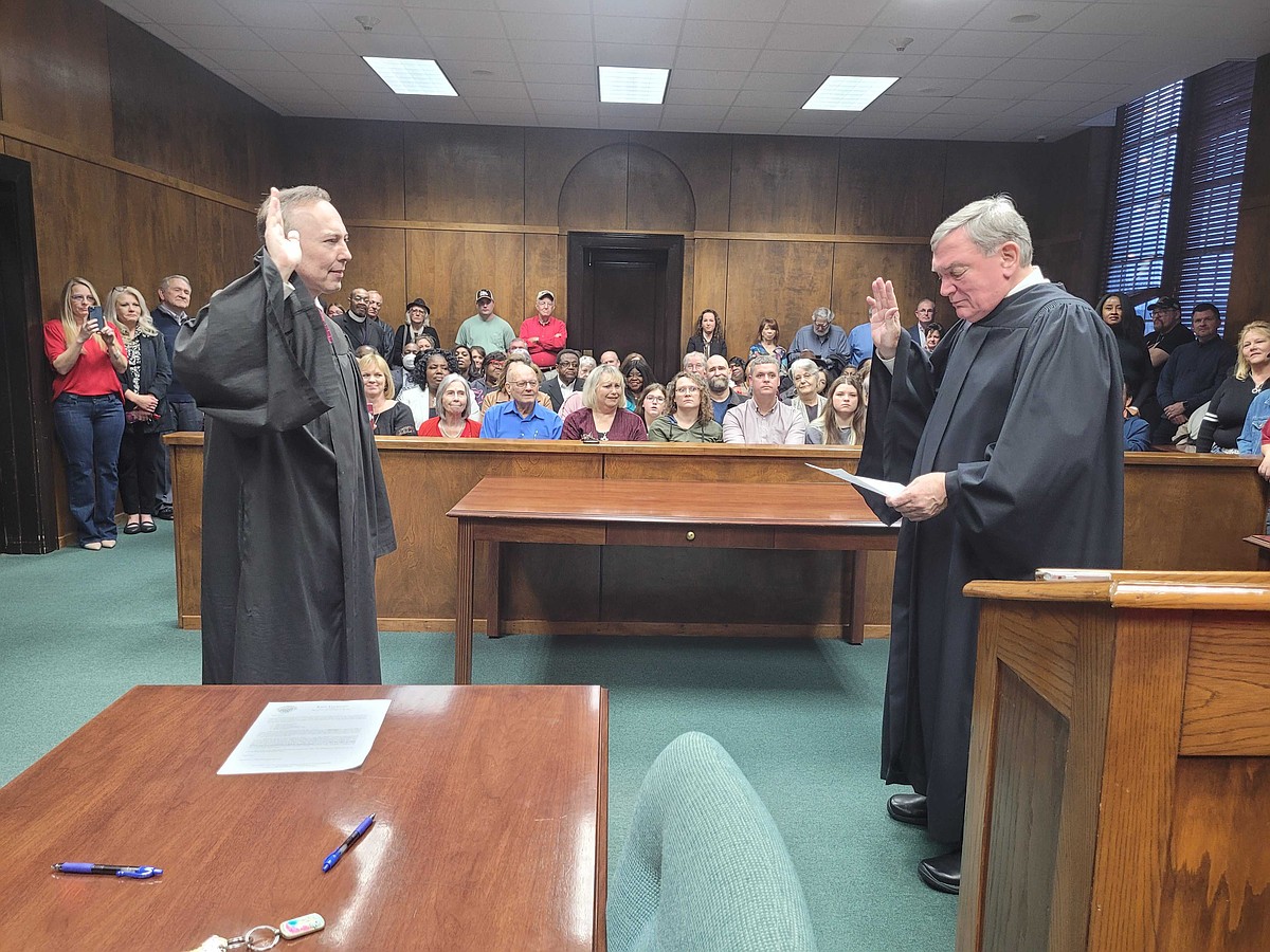PHOTO: Judge Graham sworn in | El Dorado News