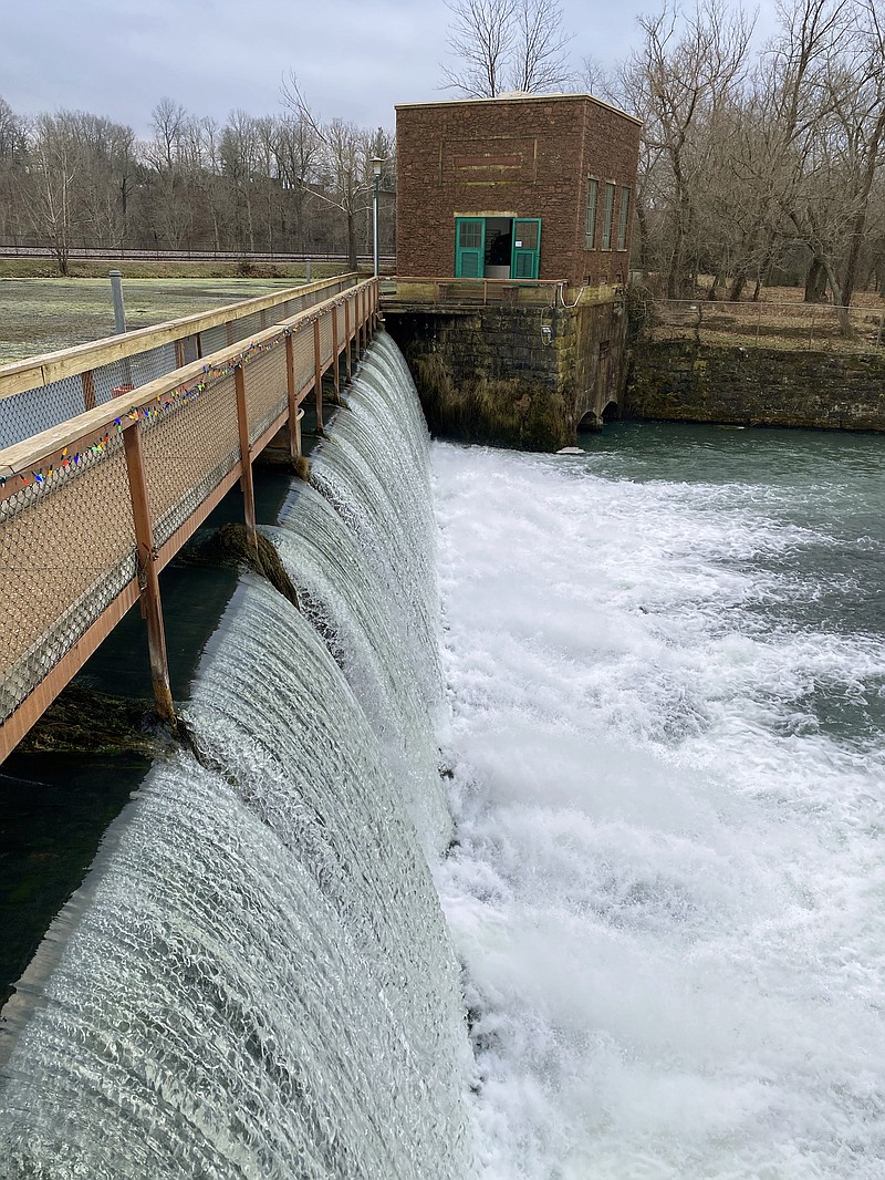 WATCH | World-famous natural Mammoth Spring worth the trip | Hot ...