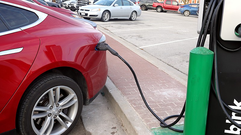 Fulton installs first electric vehicle charging station in city ...