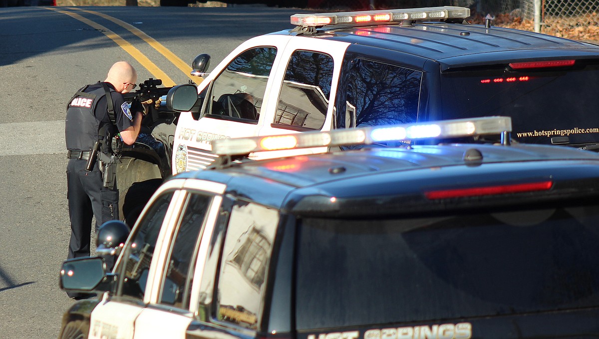 Before standoff, man allegedly tried to shoot girlfriend twice | Hot ...