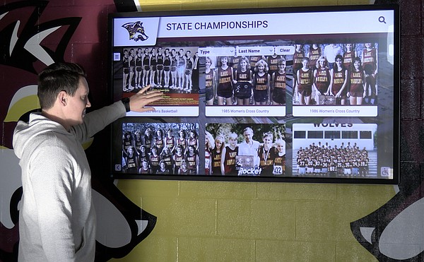 WATCH | LH installs interactive Wall of Fame | Hot Springs Sentinel Record