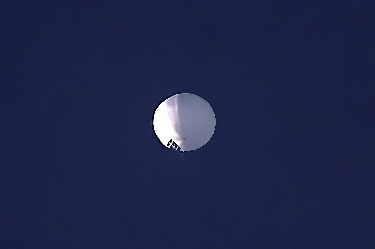 Huge Chinese balloon soars across US; Blinken scraps Beijing trip | Hot ...