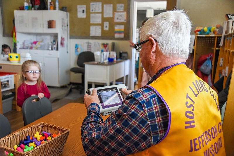 Lions Club volunteers screen vision of children | Jefferson City News ...