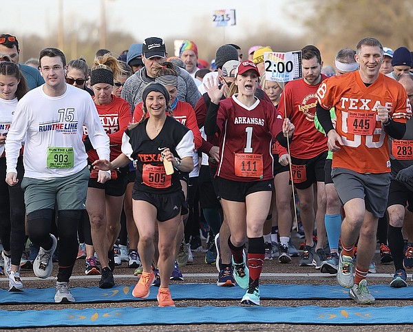 PHOTO | Running the Line | Texarkana Gazette