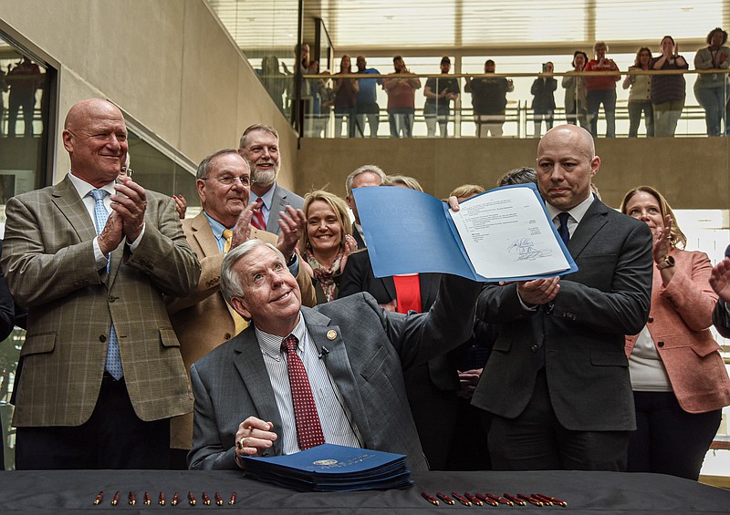 Governor signs state worker pay raise | Fulton Sun