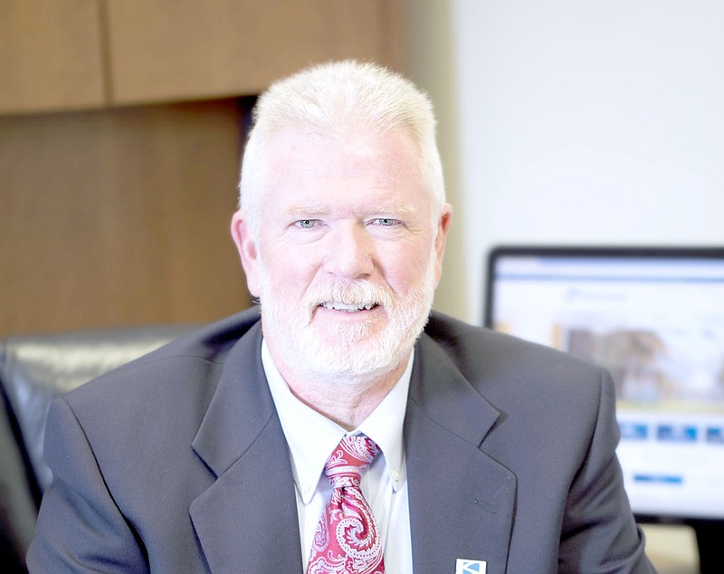 Siloam Springs board parts with city administrator in 4-3 vote ...