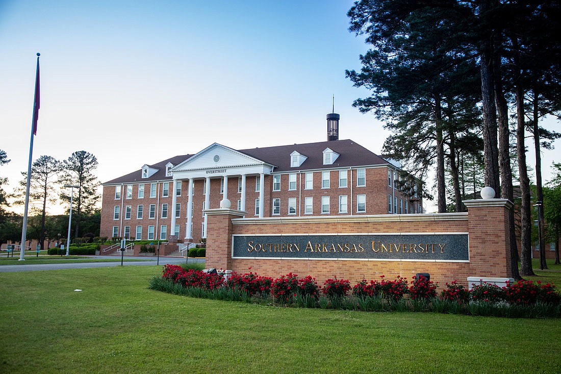 Four incoming freshmen female students receive SAU Foundation's Cinda ...