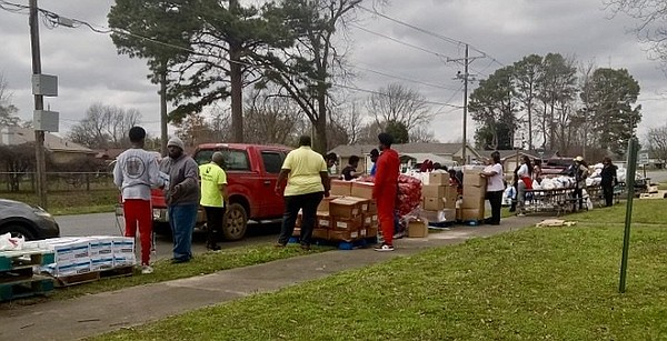Food pantry serves 500 Pine Bluff kids on spring break | Northwest ...