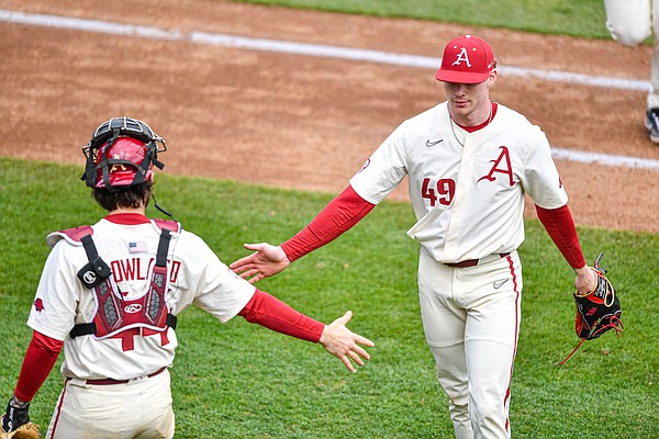 Arkansas takes series behind Texarkana’s Adcock, bullpen