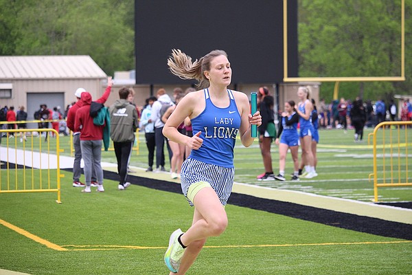 WATCH | Rodgers runs toward finish line of high school career | Hot ...