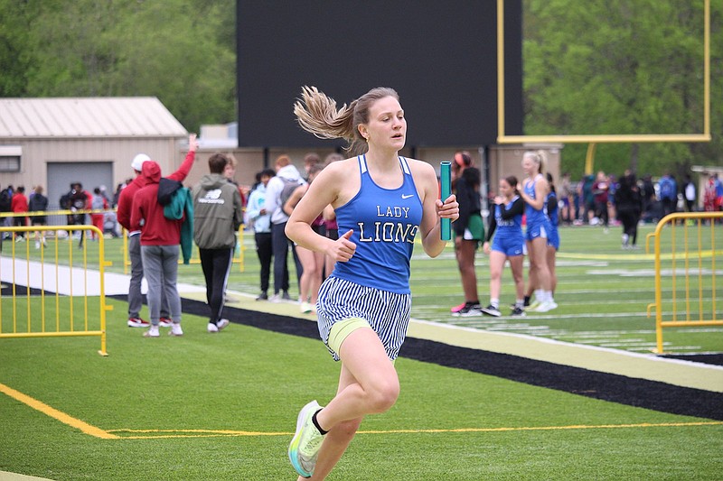 WATCH | Rodgers runs toward finish line of high school career | Hot ...