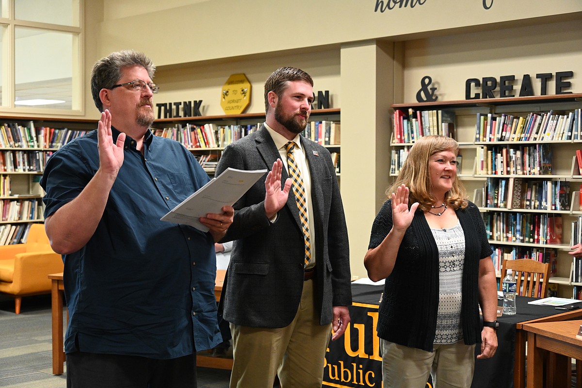 Three sworn in to board of education | Fulton Sun