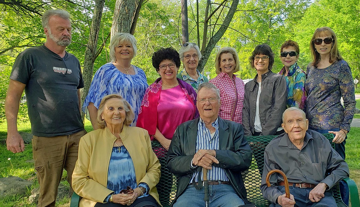 Bench dedication held | Hot Springs Sentinel Record