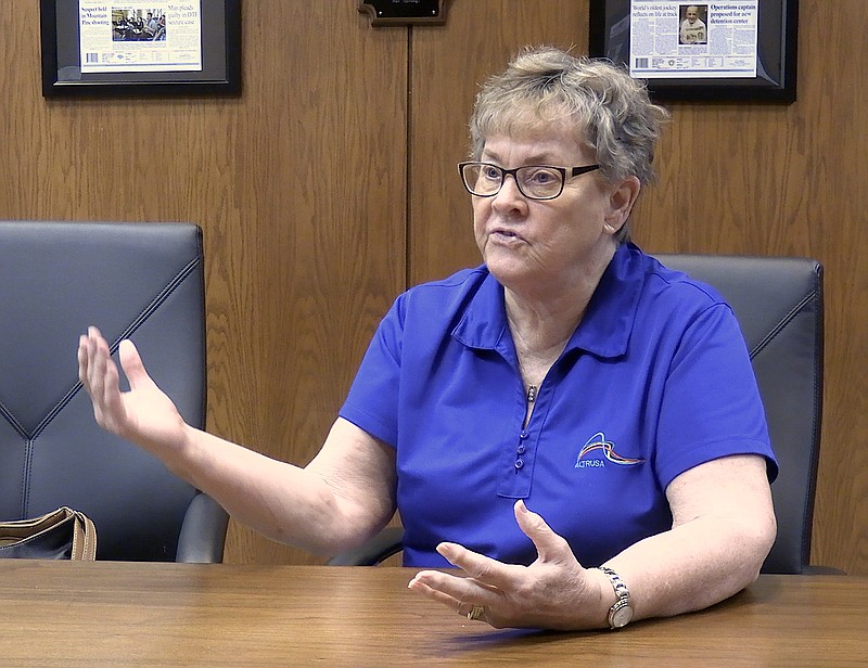 WATCH | 18 high school seniors awarded Altrusa scholarships | Hot ...