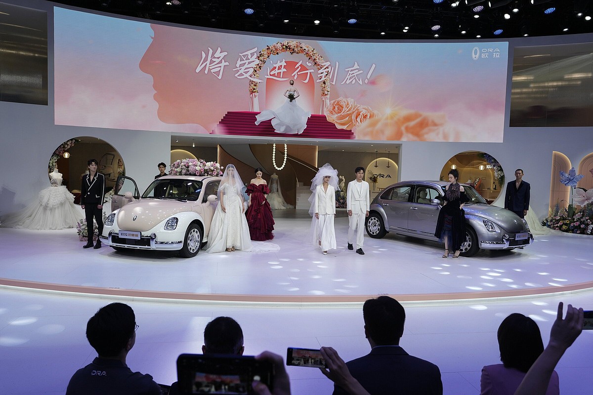 China show abuzz with electric vehicles | The Arkansas Democrat-Gazette ...