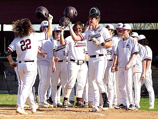 Pioneers start strong, lose to Saints