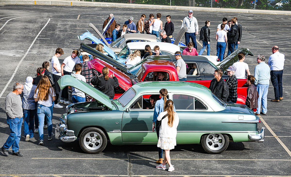 St. Peter students see 1960s come to life in “Outsiders Day” activities ...