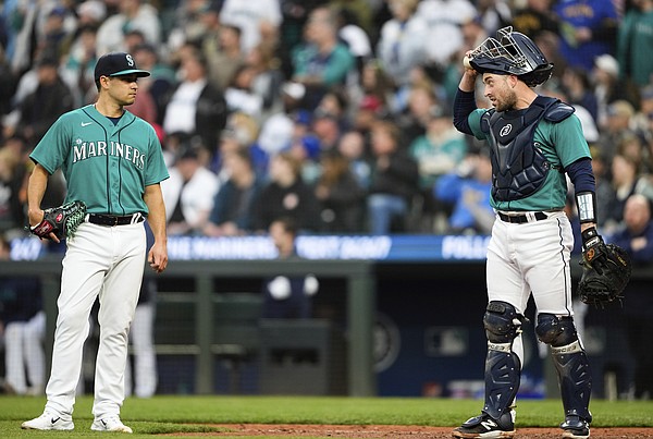 Mariners rally with 7 runs in 8th inning, top Astros, 7-5