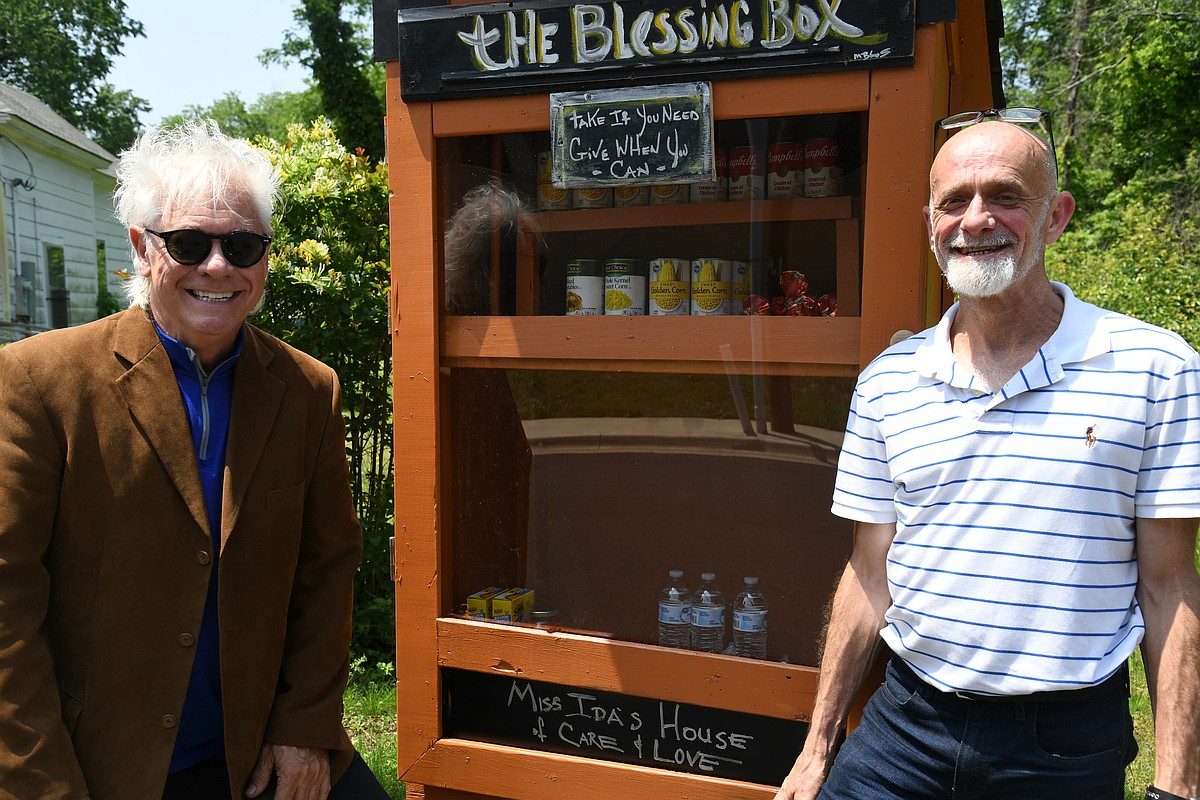WATCH | Blade’s blessings: Entertainer sponsors pantry boxes to help ...