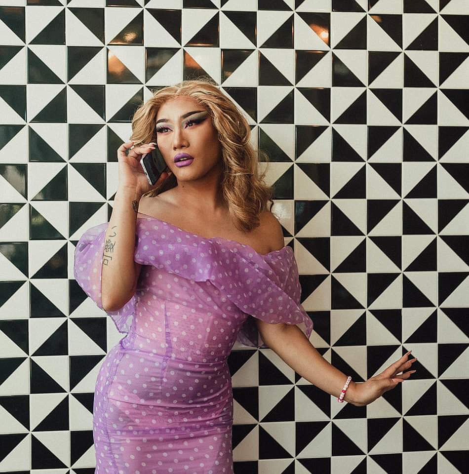 Art Ventures hosts figure drawing class with drag queen as model | The ...