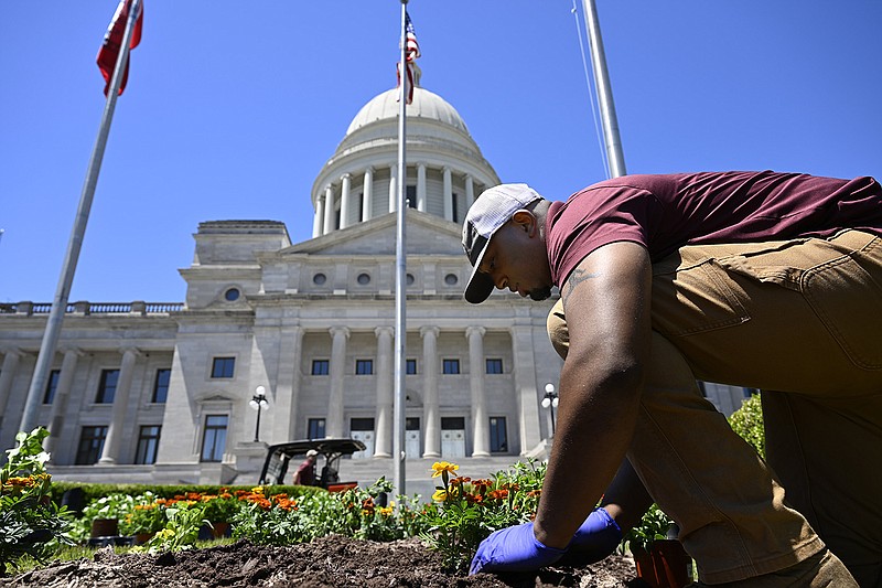 Arkansas weighs 3% pay bump for top elected officials, none for ...