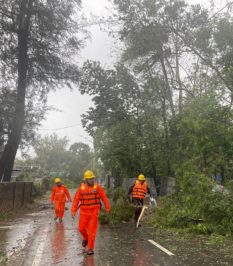 Powerful Cyclone Mocha makes landfall in Myanmar, tearing off roofs and ...
