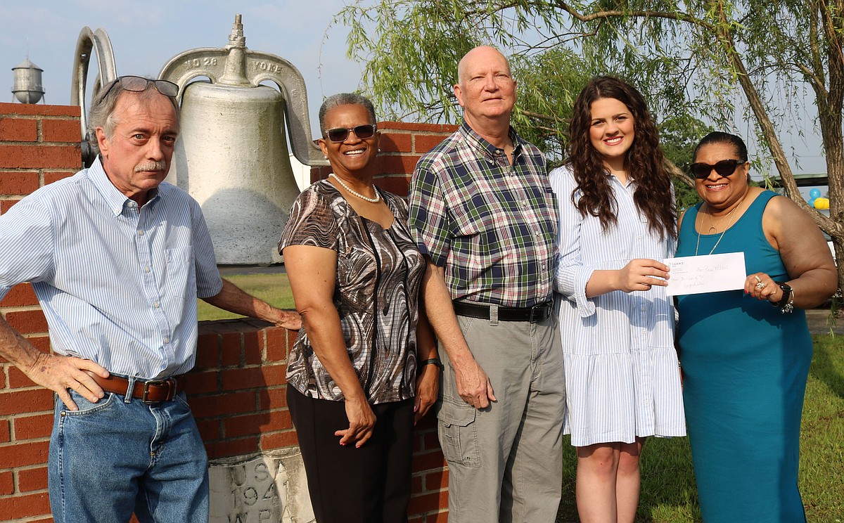 Mitchell awarded EHS Class of '74 scholarship | Magnolia Banner News